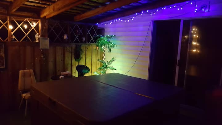 Private 4 Beds 24/hr Pool, Hot Tub, Saunna, 420 Ok - Quesnel