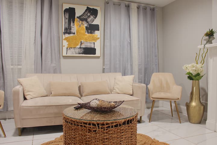 ★ Private 1 Bdrm W/ Backyard Access ★ In-unit W/d - Albany, NY