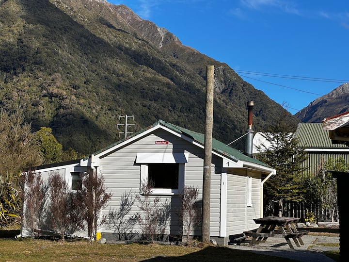 Rustic Alpine Hut In The Alps & National Park - Arthur's Pass Village