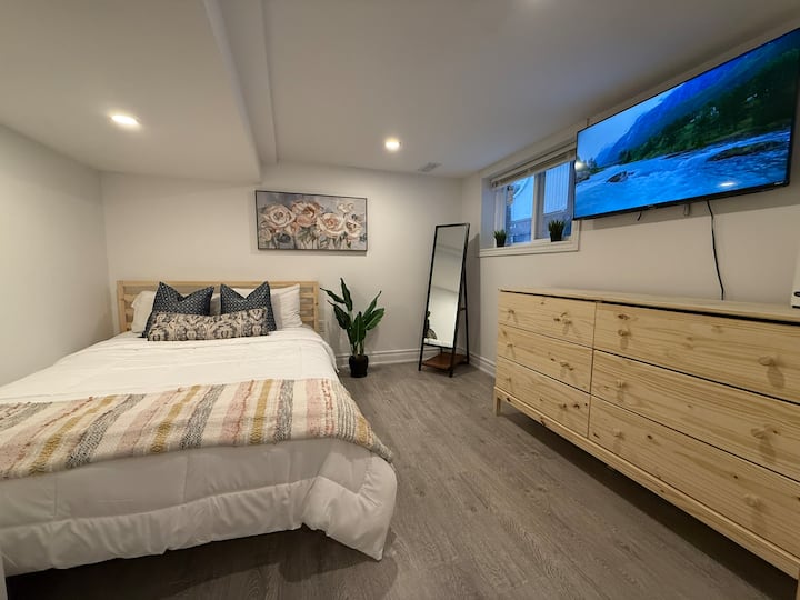 Warm & Welcoming 2br Little Italy - Toronto