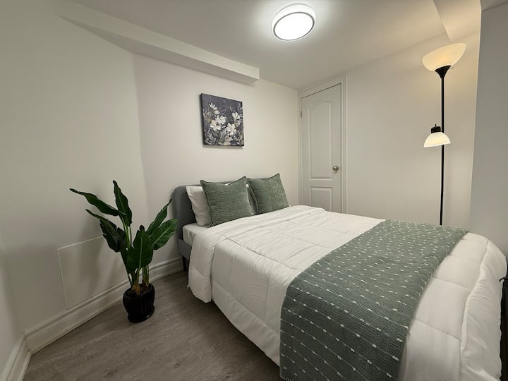 Warm & Welcoming 2br Little Italy - Toronto