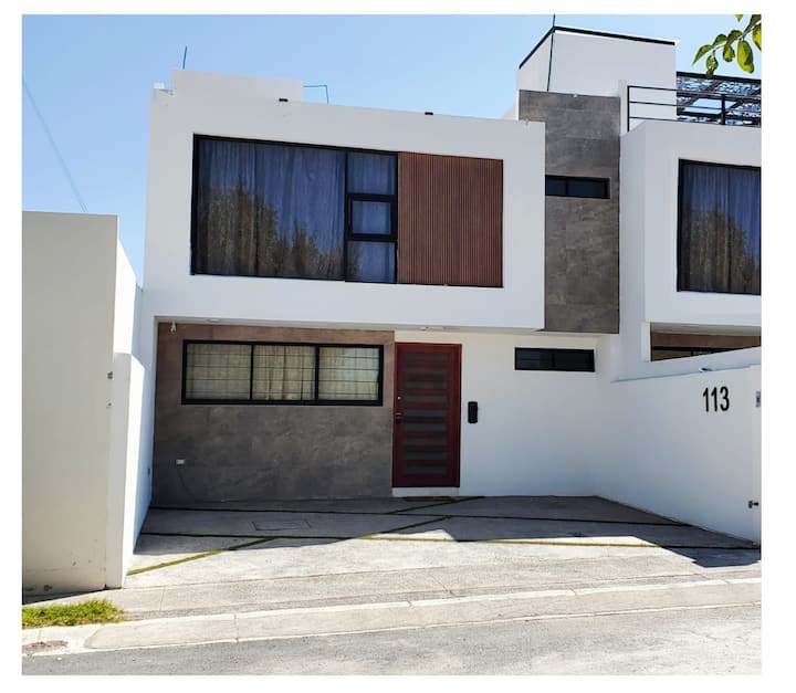Casa Amplia Cerca De P. Convenciones, Uaz Xxi - Zacatecas