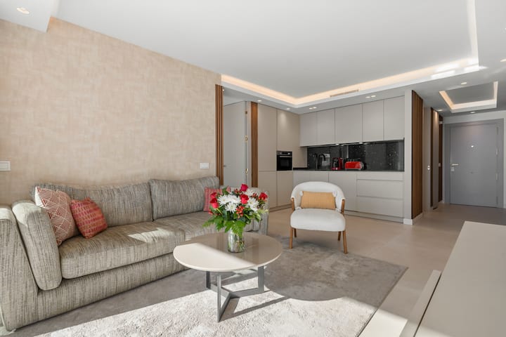 Beach Front Apartment With Pool - Marbella