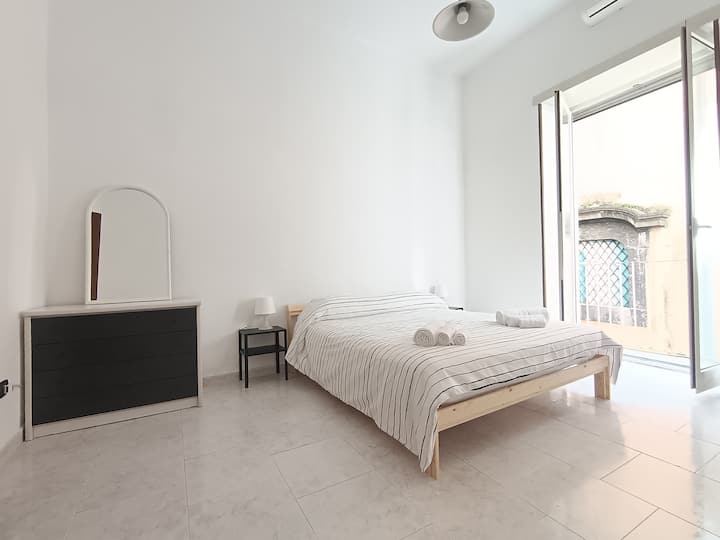 Donnaregina House - City Center - Naples