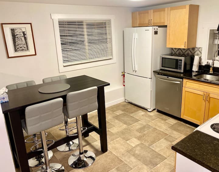 Great Affordable 2 Bedroom Suite No Stairs. - Langford