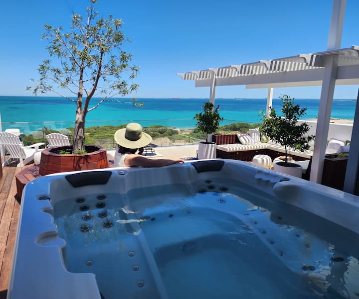 Ocean Front's Penthouse Couple's Retreat - Cottesloe
