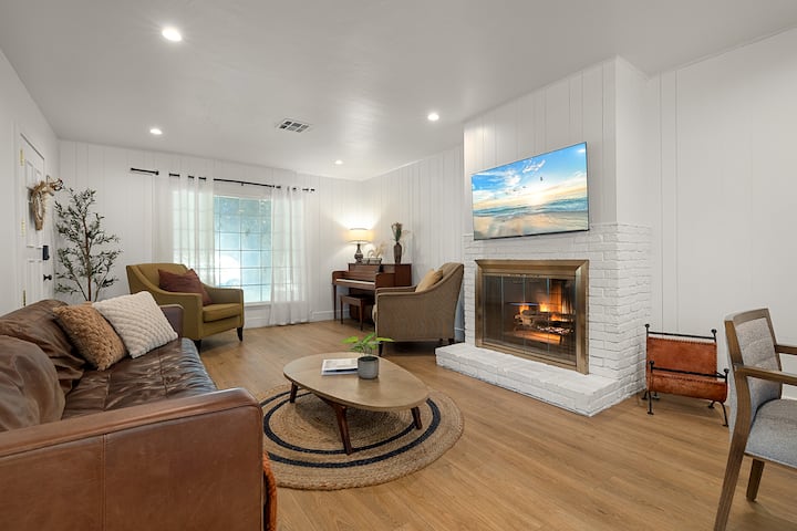70s Inglewood House With Fireplace Yard & Hot Tub - Inglewood, CA