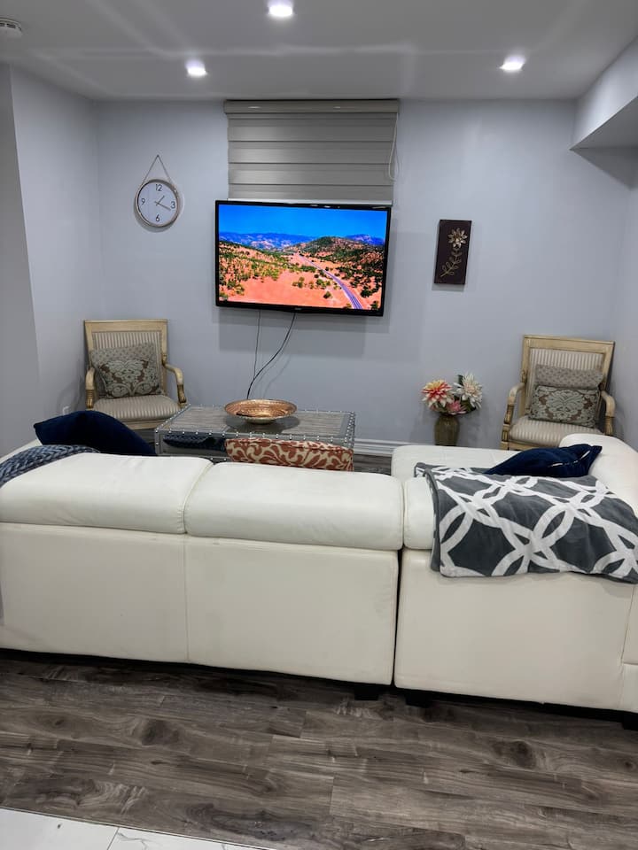 Lovely 2-bedroom Rental Unit In Streetsville. - Mississauga