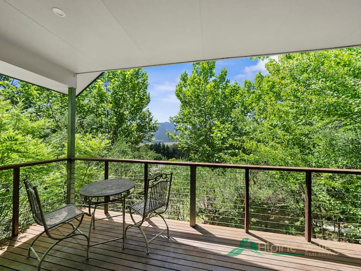 Romantic Tree Top Hideaway @ Birches. Chalet 1 - Bright