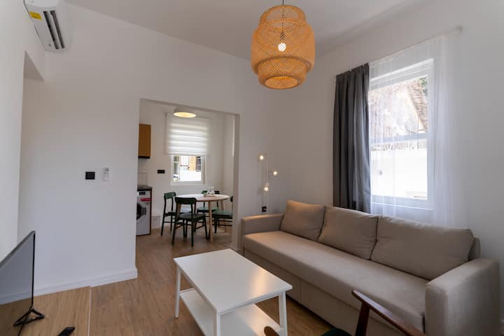 Two-bedroom Apartment With Balcony & Kitchen - Antalya