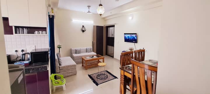Entire 2 Bhk Ac Lads 16 Condo, Ek Murti, Greno Wst - Noida
