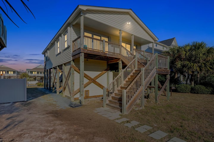 The Live, Laugh, Lounge
2nd Row Beach Home - Oak Island, NC