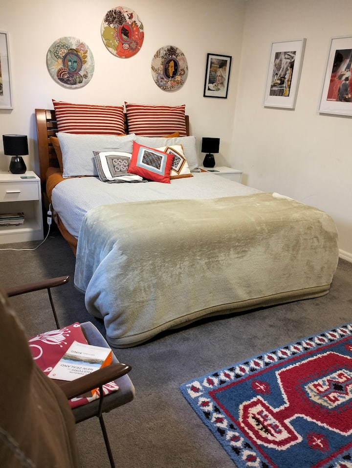 The Arty Gallery Room - Picton