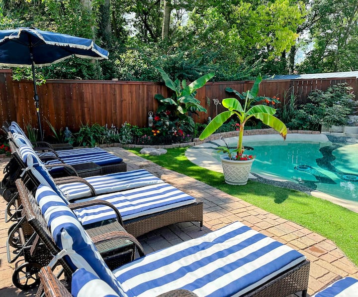 Poolside Apartment @ 8 Cats Cincinnati-walk To Zoo - Cincinnati, OH