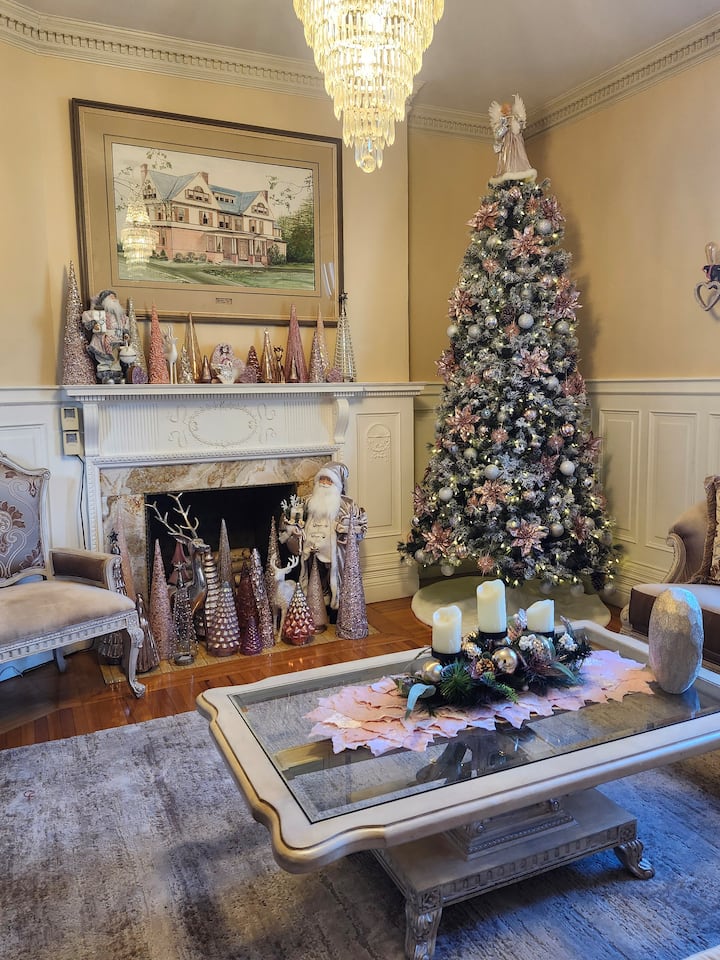 Private 4br Apt In Iconic Valentine Mansion - Ludlow, MA