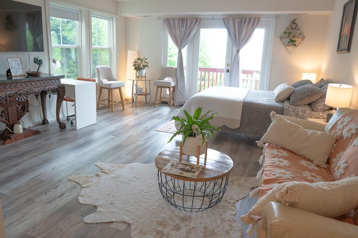 Charming Downtown Pdx Guest Suite W/ Skyline Views - Portland, OR