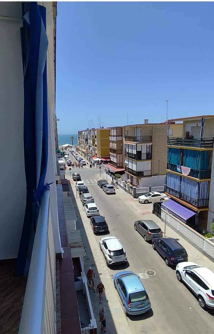 Piso En Alquiler Reformado Primera Línea De Playa - Chipiona