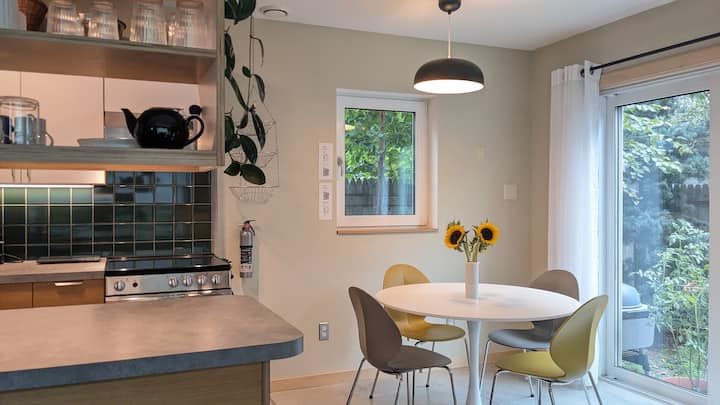Modern Guest House + Garden Patio On Munjoy Hill - Portland, ME