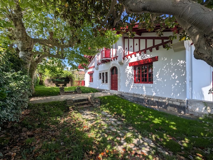 Grande Villa Basque Offrant Une Vie Tout à Pied - Guéthary