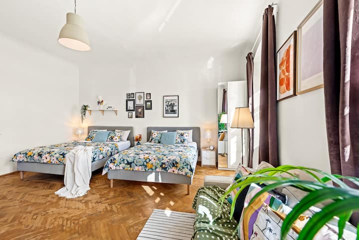 Groups&families 2 Bedroom Apt By Charles Bridge - Prague