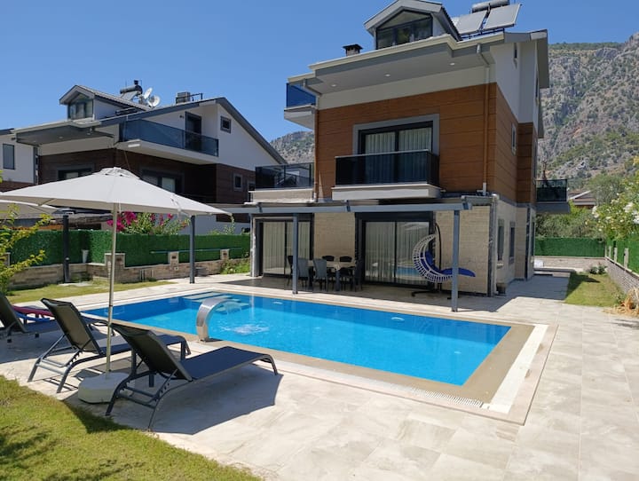 Göcek Merkez 2km Müstakil Orman Manzaralı 4+1villa - Göcek