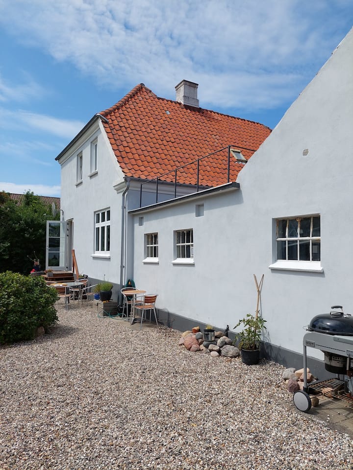 Dejligt Byhus I Lohals. 150 M Fra Vand Og Havn. - Denmark