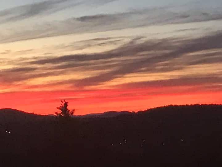 Stunning Views From A Cozy Suite . - Salt Spring Island