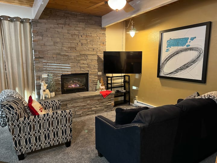 Cozy Condo Just 1 Block To Ski Lifts Or Main St - Breckenridge, CO