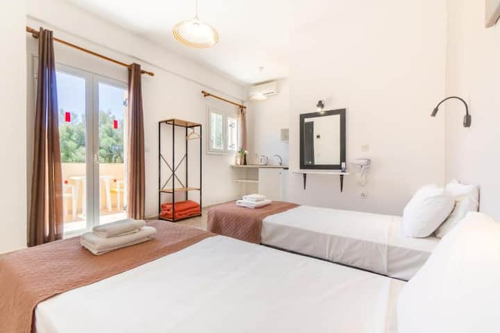 Sandy Beach-twin Room With Balcony-annexe Building - Kavos