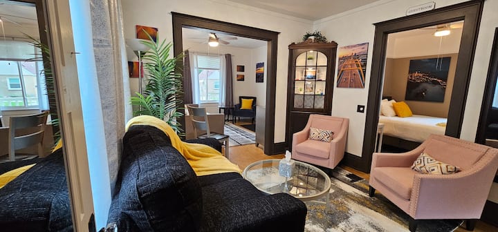 Bright & Inviting Lower For 3 In Central Location - Milwaukee, WI