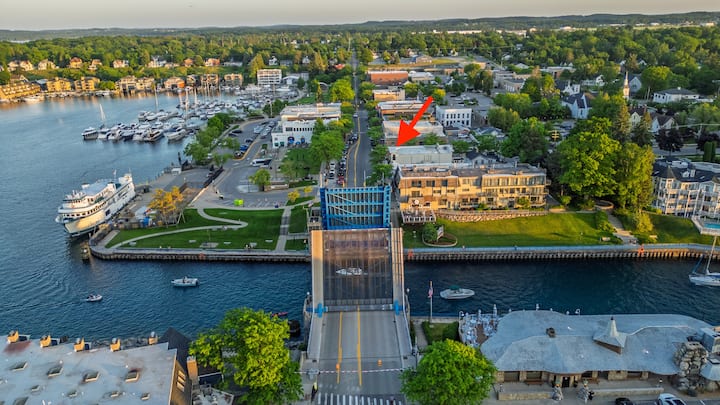Harbor View Condo - Charlevoix, MI