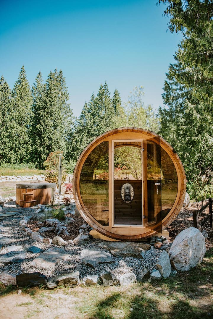 Luxury "Barn" Geodome On Beautiful Farm With Spa - Sunshine Coast