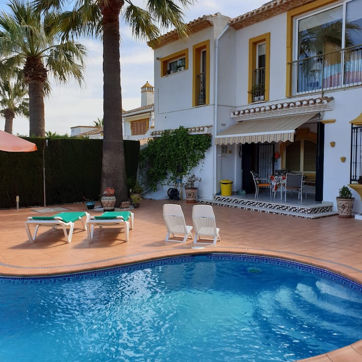 Not Boring Villa With Private Pool - Villamartin