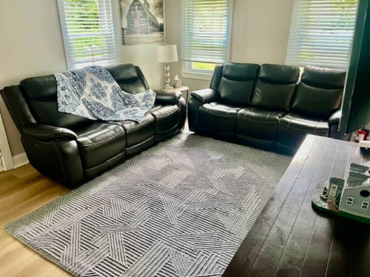 Private Trail-side Home Near Downtown Rochester - Rochester Hills, MI