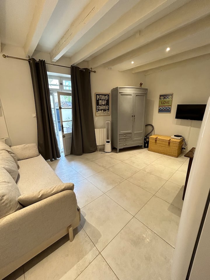 Studio Avec Cour Quartier La Roquette - Camargue