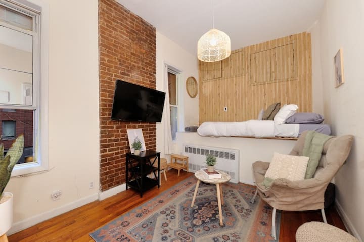 Amazing Upper East Side Studio! Epic Location! - New York City