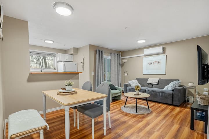 Downtown Stay! 3-bed By Saddledome, A/c + Parking - Calgary