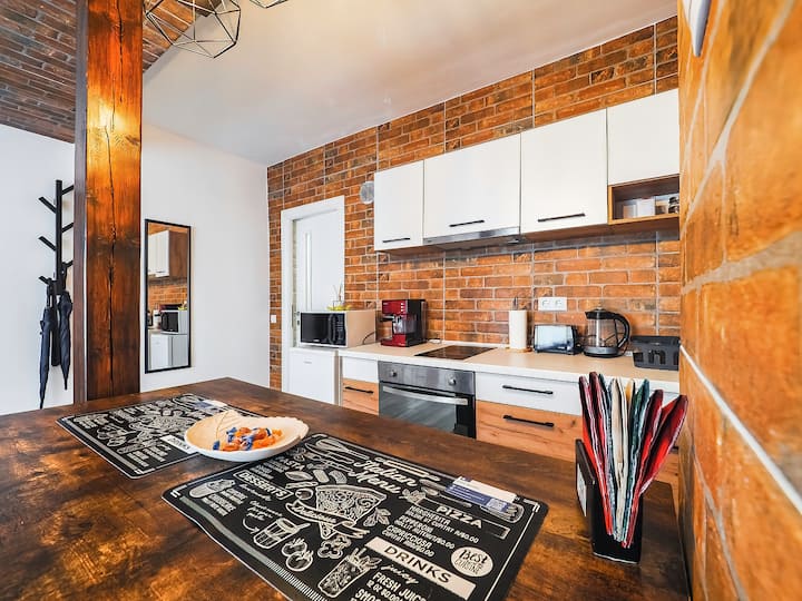 Guest Favorite 5*| Modern Studio | 15' To Old Town - Sibiu