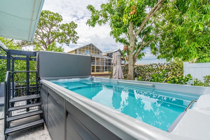 Tropical Bonita Springs Home, Beaches, Golf & More - Bonita Springs, FL