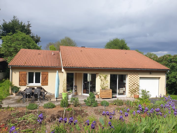 Maison Familiale Dans Le Parc Des Volcans Auvergne - Aydat