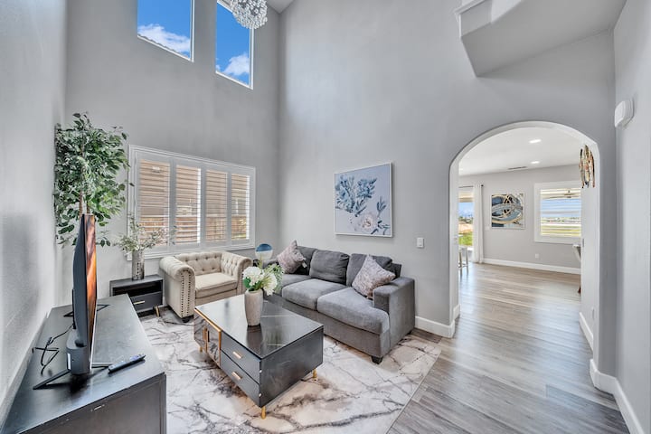 Instant Tour: 1st Floor Bdr For Relocation M#41354 - Moreno Valley, CA