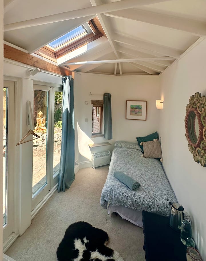 Garden Room - The Dragonfly Guesthouse Glastonbury - Glastonbury