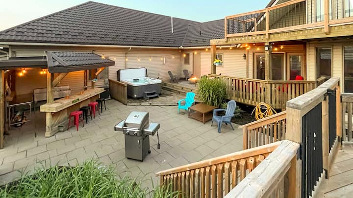 Hot Tub, Private Yard | Game Room | Mins To London - Dorchester