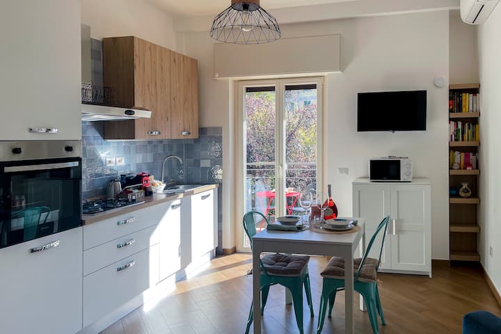 Blossom Blue – Urban Retreat With Balcony - Rome