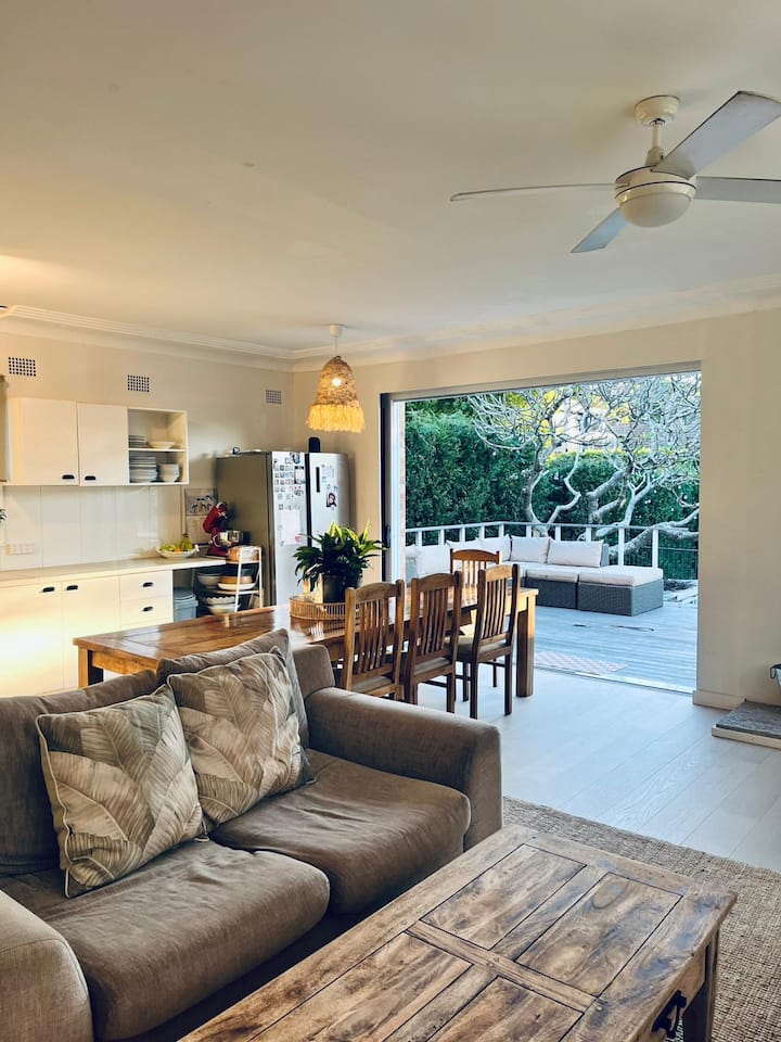 Freshwater Beach Retreat + Private Villa - Northern Beaches Council
