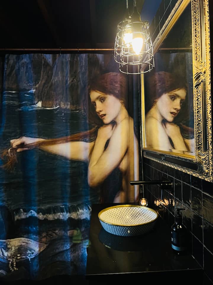 The Sexy Little French  Salon - Salon De La Sirène - Byron Bay