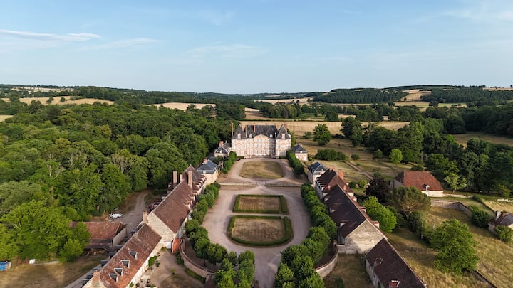 Séjour à La Campagne Dans Un Château Exceptionnel - Allier
