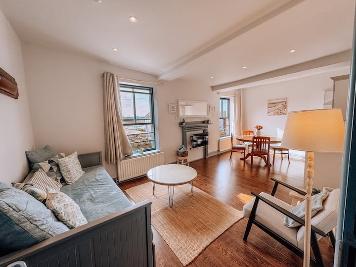 Spacious Apartment With Beautiful Estuary Views - Topsham