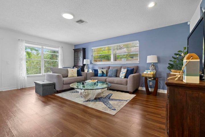 Shark Tank Getaway | Heated Pool And Hot Tub - Delray Beach, FL