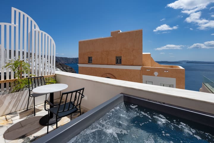Armonoia City View Suite Outdoor Heated Tub - Oia
